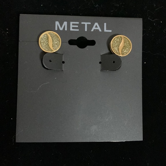 Kohl's | Jewelry | New Gold Toned Clip Earrings W Silver Metallic ...